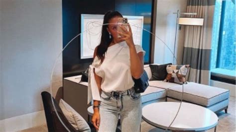 Gorgeous Pics Of Instagram Model Isabelle Eleanore Who Was Stopped From Boarding Flight In Too