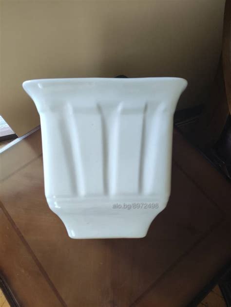 Порцеланова голяма саксия Аксесоари Тетевен Голяма бяла порцеланова саксия оребрена