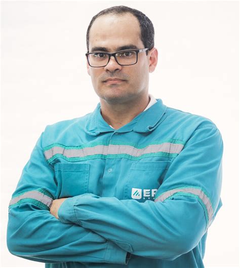 Um Engenheiro MecÂnico Prepara A Entrega De TucumÃ Revista In The Mine