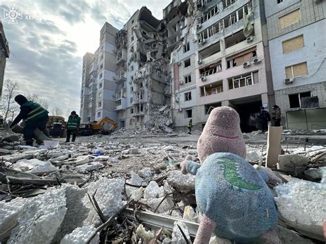 Росіяни атакували багатоповерхівку в Херсоні двоє загиблих шестеро постраждалих Фото