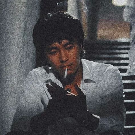 故事回憶錄 2003年，49歲的成龍和17歲的楊冪拍了一個廣告，結賬時，成龍拿到了50萬，楊冪只拿到600塊，成龍 Facebook