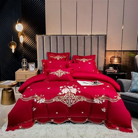 Red Sheets Queen