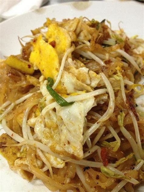 ผัดไทหอยทอด แยกแฮปปี้แลนด์ Restaurant Bangkok