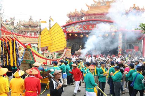 小琉球三隆宮迎王平安祭典2018e 牽船遶境 21 趙守彥1960 數位島嶼