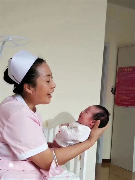 月嫂和育婴师哪个前景好 知乎