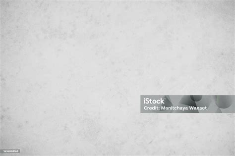 검은 색 회색 및 흰색 색상의 배경에 대한 돌 질감에 콘크리트 시멘트와 모래 벽의 색조 빈티지 복고풍 일반 흰색 콘크리트 벽