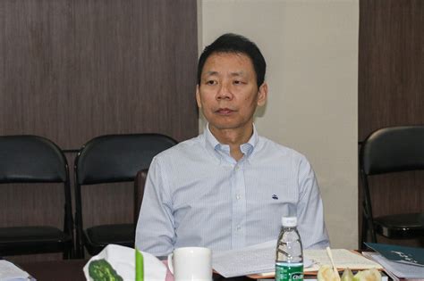 南方医科大学副校长杨海文一行莅临祥兴集团深入探讨合作 祥兴福建箱包集团有限公司