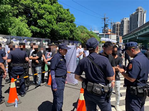 新聞 疑黑幫公祭逾800各路人馬弔唁 板橋警強勢盤查逮通緝犯 Bigbanciao板 Disp Bbs