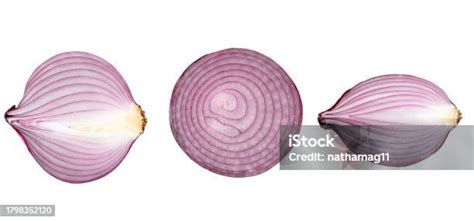 신선한 빨간색 또는 보라색 양파 반쪽의 평면도 클리핑 경로가 있는 흰색 배경에 격리된 세트에 슬라이스 0명에 대한 스톡 사진 및 기타 이미지 Istock
