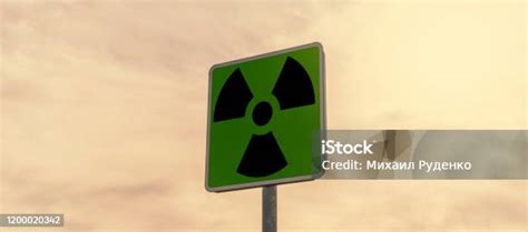 Radioaktivitas Dan Tanda Jalan Bahaya Kimia Dengan Awan Beracun Di