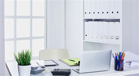 대리석 책상에 작업 프레 젠 테이 션 이랑 데스크톱 컴퓨터 및 사무 용품 노트북에 대한 스톡 사진 및 기타 이미지 노트북 데스크탑 컴퓨터 디자인 전문가 Istock