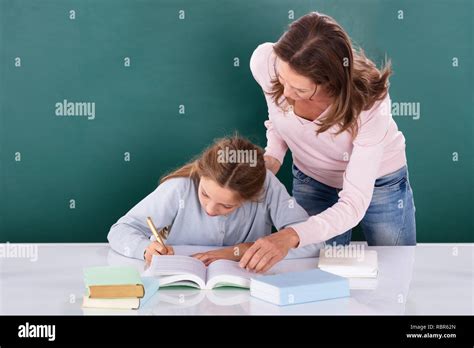Travail En Classe Banque De Photographies Et Dimages à Haute