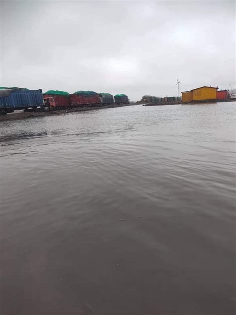 Өмнөговь Борооны улмаас Цагаан хад орчмын зам усанд автжээ