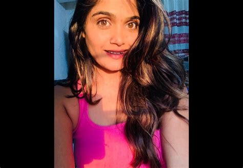 Actress Isha Keskar ईशा केसकरचं लक्ष्मीच्या पाऊलांनी मालिकेतून