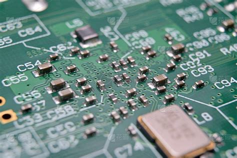 Pcb板上的电子元件的特写