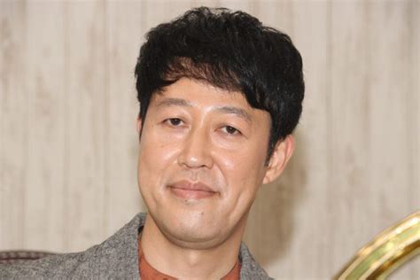 小籔千豊の金髪姿にネット衝撃 「誰かと思った」「違和感ない」 Sirabee