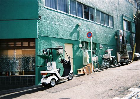 「写ルンです」もう使ってみた？撮影のコツとスマホにデータを転送する方法は？【curbon写真用語辞典 19】