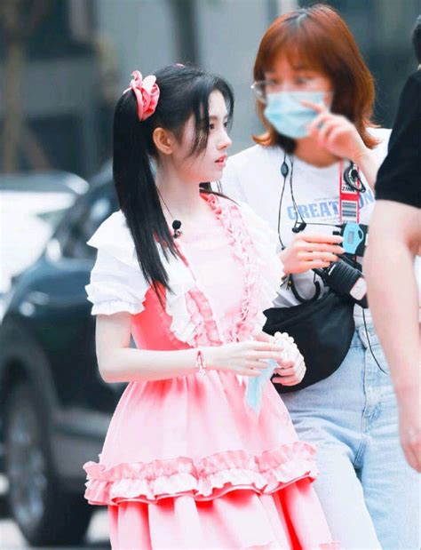 鞠婧祎宛如仙女下凡！粉色洛丽塔搭配双马尾，真的太可爱了 萌次元