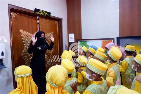Kenalkan Profesi Sejak Usia Dini Bupati Mojokerto Terima Kunjungan Tk