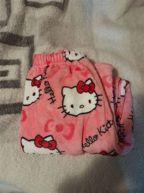 Mia Calça Da Hello Kitty Hello Kitty Clothes Kitty Clothes Hello