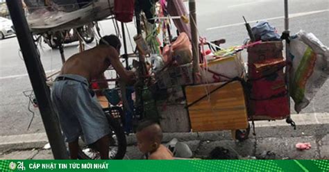 Xót xa bé 18 tháng tuổi trần truồng ngồi trong thùng xốp giữa trưa nắng