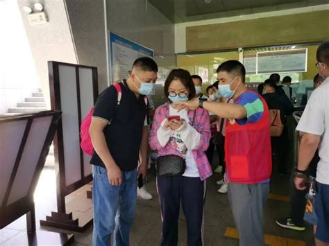 泰山风景名胜区管理委员会 泰山景区建设全国文明城市专栏 泰安市泰山景区开展倡导“文明旅游新风尚”文明旅游志愿服务活动