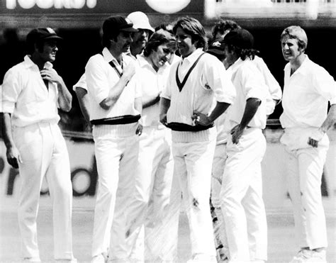 Jeff Thomson Greg Chappell And Other Australian Players Surround Gary