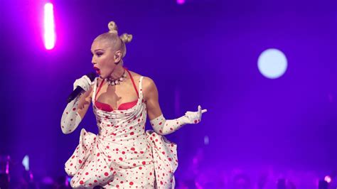Gwen Stefani Sings ‘tragic Kingdom Throwback Hit At Cmt Awards As Usa