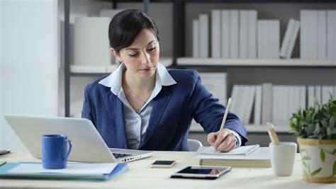 How The Virtual Assistant World Will Look In 2018 By T Barkus