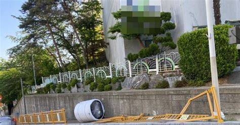 지게차서 떨어진 15t 어망실 등굣길 덮쳐 초등생 1명 사망·3명 부상