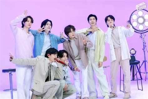 Menua Bersama ARMY Seluruh Member BTS Resmi Perbarui Kontrak Ekslusif