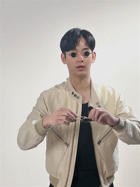 김수현 버블 구독중인데 남친짤 말고 과에서 착하고 잘생겼는데 좀 모자란친구 짤만 잔뜩 보내줌 인스티즈 Instiz 이슈 카테고리