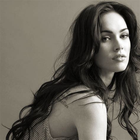 2048x2048 Megan Fox 2019 Monochrome Ipad Air Hd 4k Wallpapers Images