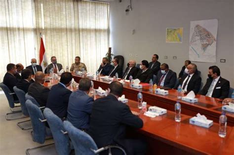 السياحة والجيزة يناقشان زيادة الطاقة الاستيعابية للمنشآت الفندقية
