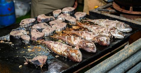 뜨거운 철제 표면 위에서 굽는 생선과 생선 필레 스리랑카의 길거리 바다 음식 0명에 대한 스톡 사진 및 기타 이미지 0명 건강한 식생활 고급 요리 Istock