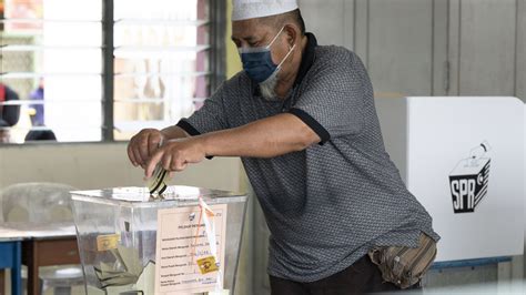 Vorgezogene Wahl Malaysias Opposition Schneidet Gut Ab Tagesschaude