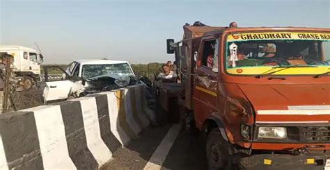 Agra News Two Killed In Tragic Accident On Agra Lucknow Expressway