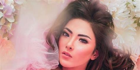 Fakta Ayu Aulia Model Yang Unggah Foto Mesra Bareng Vicky Prasetyo