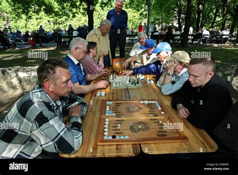 Dpa Russians Are Playing Chess And Backgammon In A Park In Riga