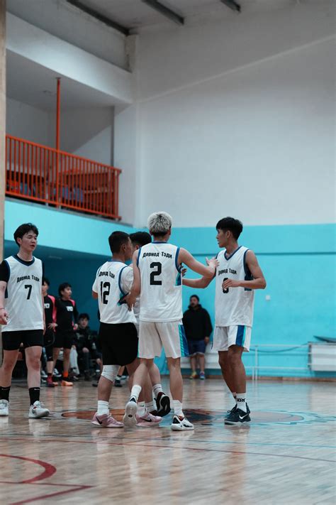 Эрд Эрдмийн Өргөө Цогцолбор сургуулийн үе үеийн төгсөгчид