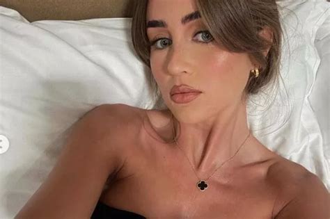 Love Islands Georgia Steel Squeezes Into Cinched Corset As Chest Takes