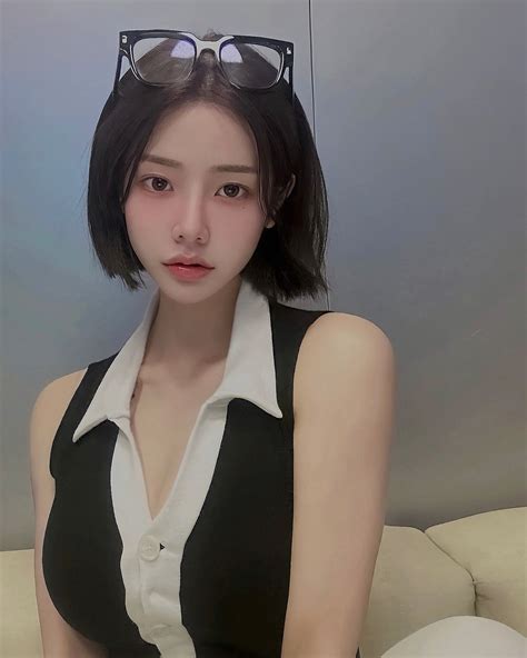 김 민정 오랜만에 너무 즐거웠던 촬영이었다 나 보정본 완전 기대중💗 Instagram