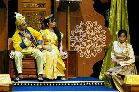 Salah Satu Setting Adegan Dan Peran Dalam Teater Bangsawan Sama Halnya