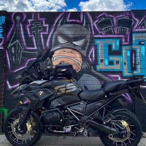Pin De Lucas Dantas Em 1 Motos De Rua Desenho De Moto Empinando Casais