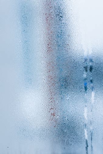 자연 물 응축 높은 공기 습도 큰 창 유리의 배경 똑을 떨어진다 수집 및 스트리밍 다운 0명에 대한 스톡 사진 및 기타 이미지 Istock