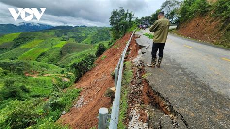 Tê Liệt Tuyến Quốc Lộ 12 Vào Vùng Lũ ở Điện Biên