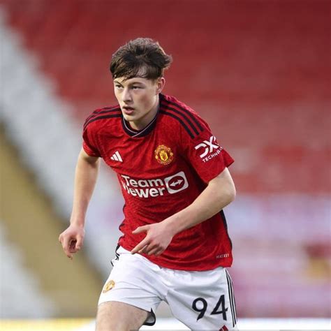Jayce Fitzgerald At Manchester United Salary Playing Position And Comparisons To Busquets
