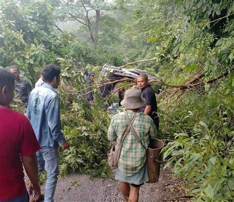 ယာဉ်တိမ်းမှောက်မှုကြောင့် လမ်းပိတ်ဆို့မှုဖြစ်ပွားခဲ့သည့် မြဝတီ ကော့ကရိတ် ဒေါနတောင်ကျော်လမ်းဟောင