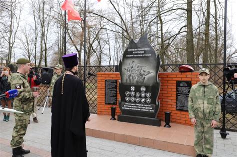 В Клинцах открыли памятный знак «Воинам внутренних войск, Росгвардии и ...