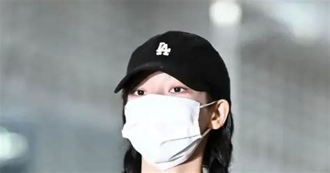 출국하는 카리나 묵직한 시스루 